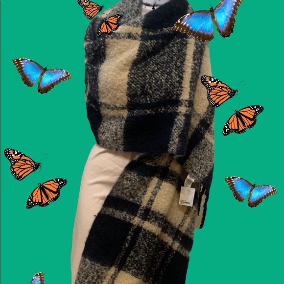 Forever 21 | Accessories | Oversized Fuzzy Soft Scarf Shawl Plaid Brown ...